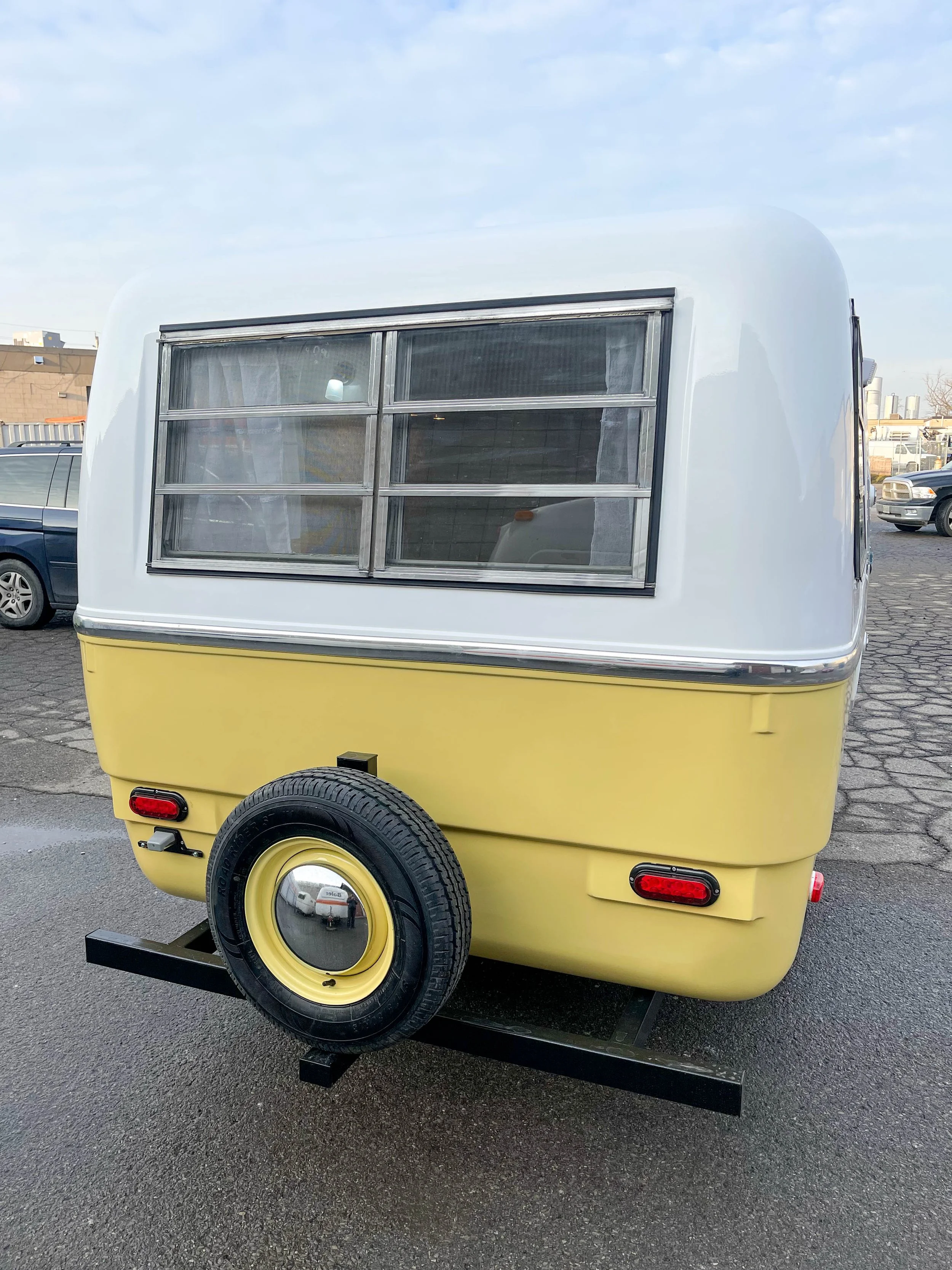 Lisa and Jon’s Trillium — Nomad Custom Trailers