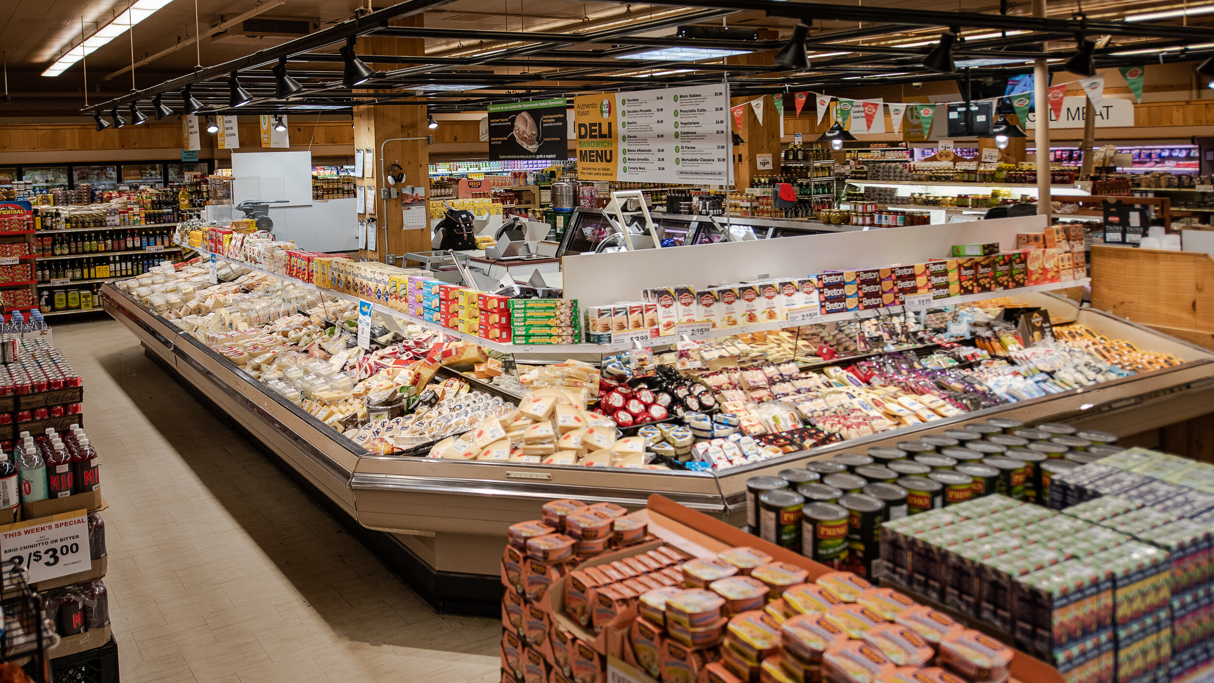European Deli Meats Supermarket in Ottawa | Farmer's Pick