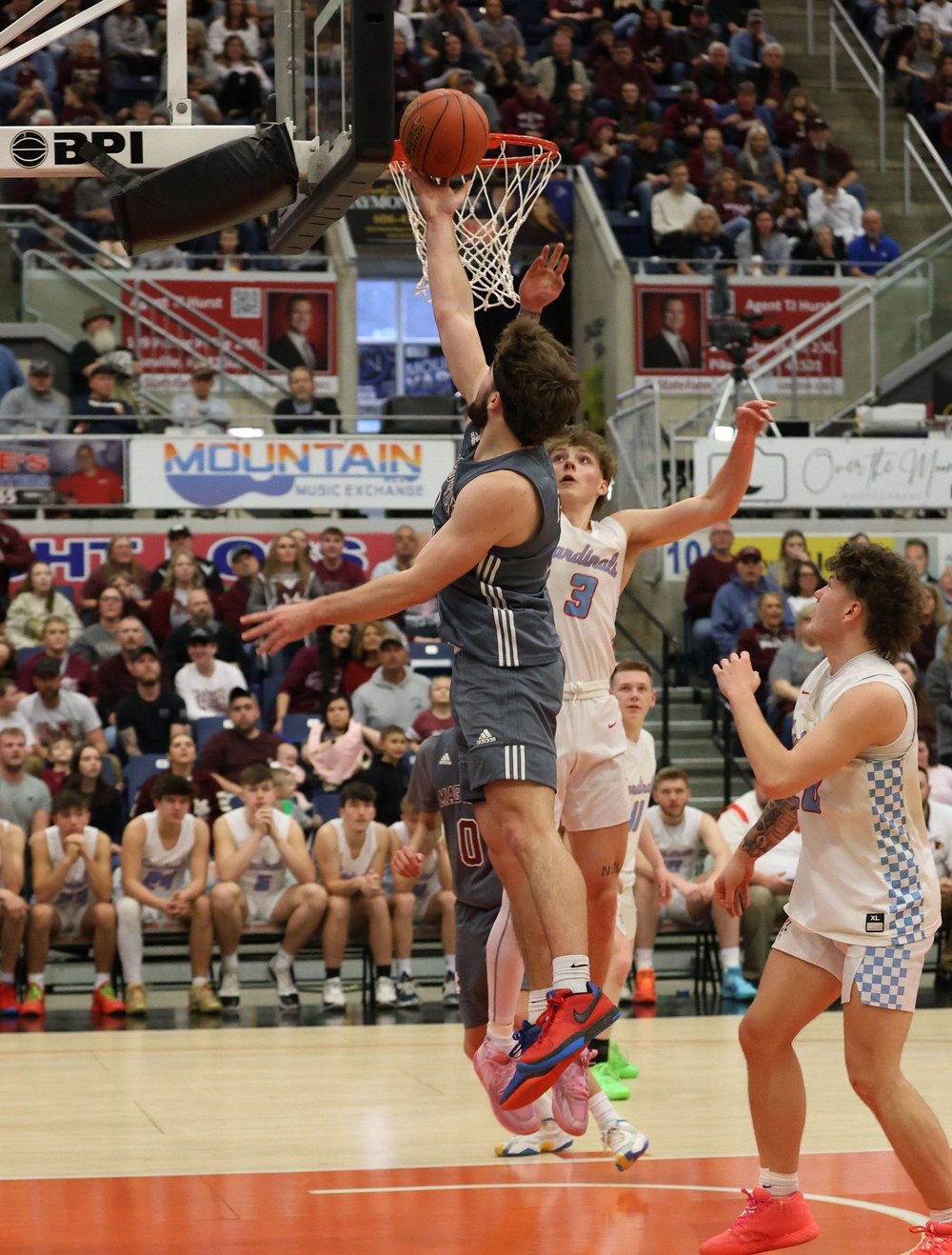 Hornets knock off Cardinals, capture 15th Region title — The Big Sandy News