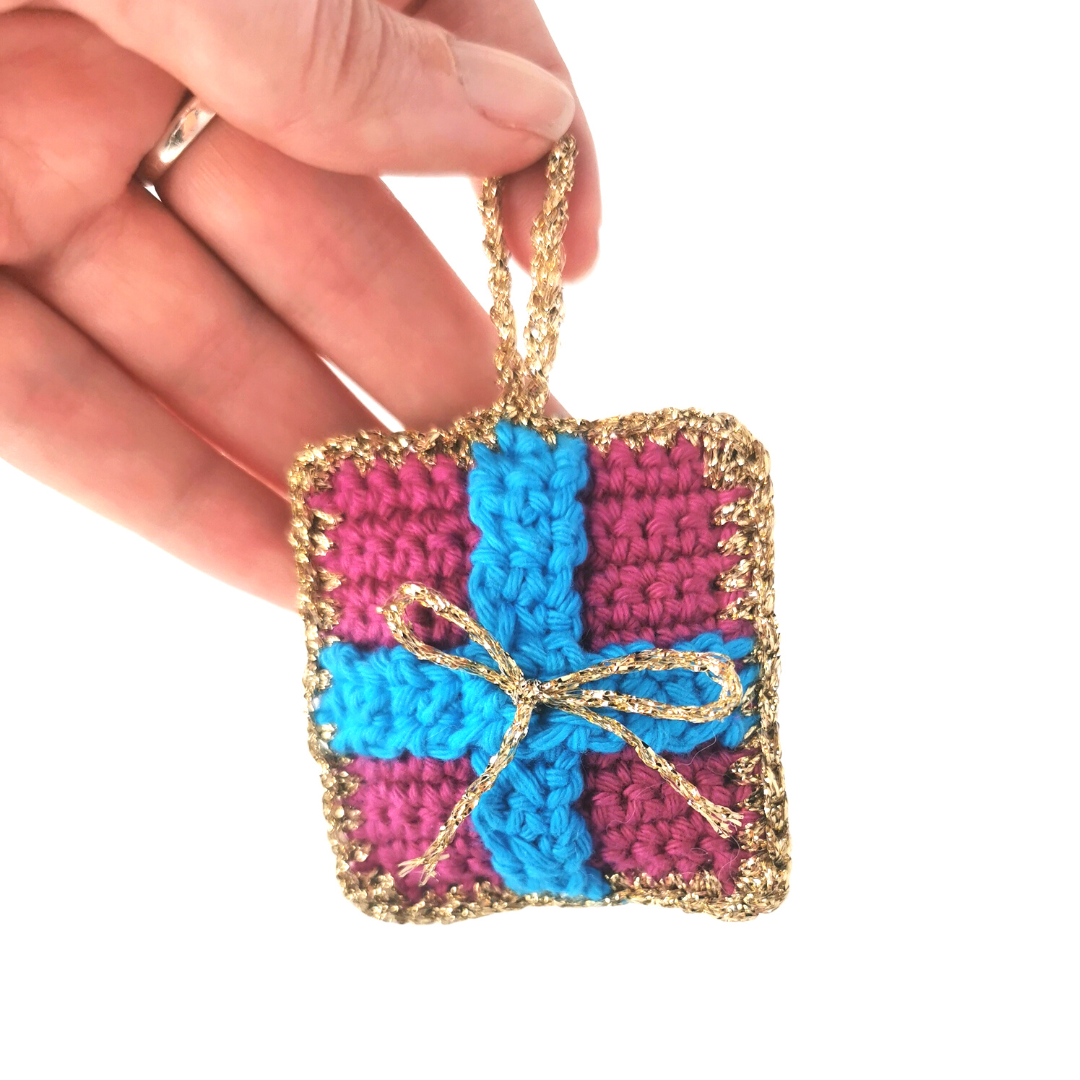 Christmas Gift Ornament Free Crochet Pattern — Cilla Crochets