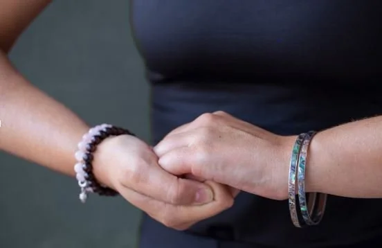 6 Powerful Hand Mudras for Meditation: Powerful Hand Gestures Included ...