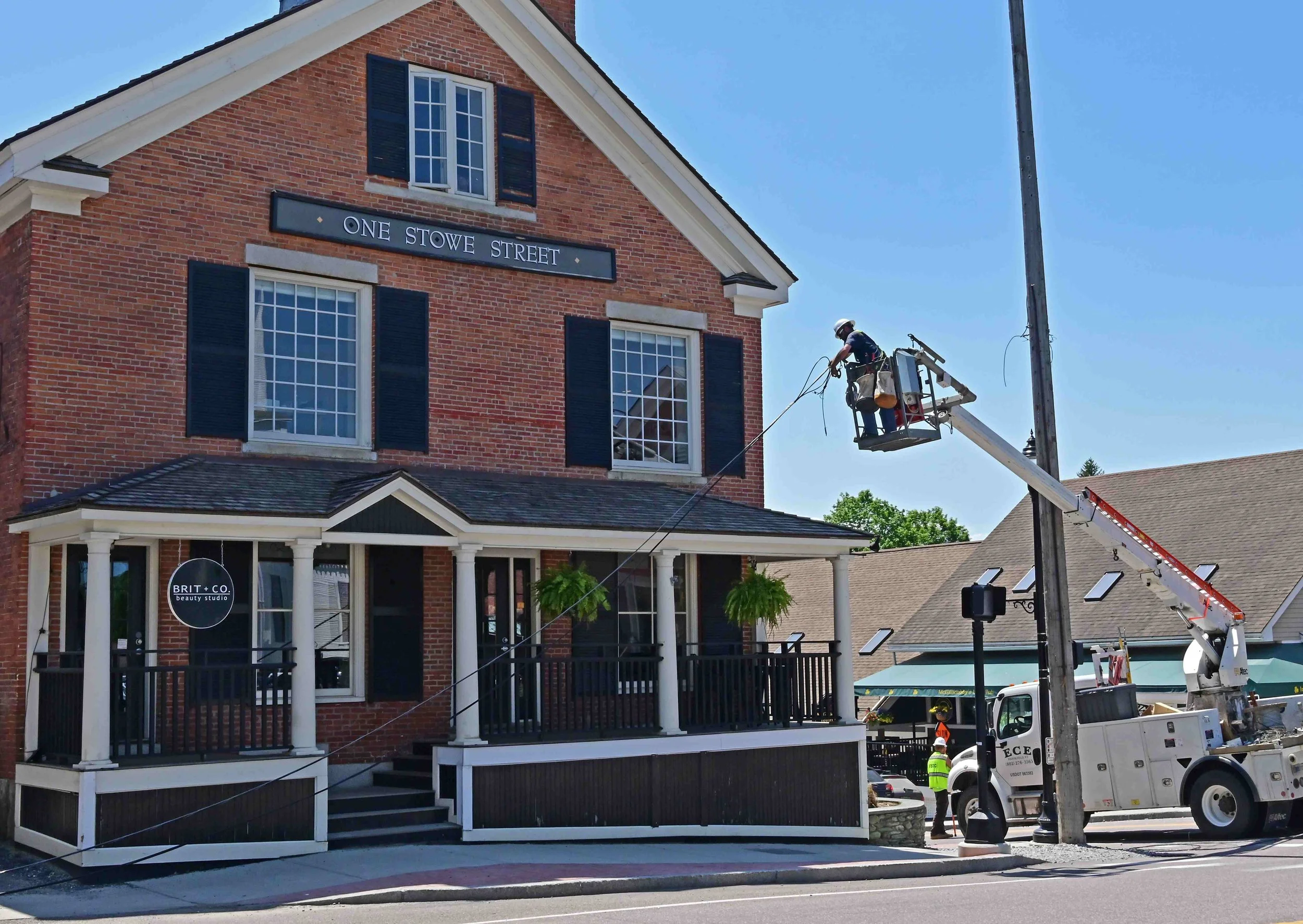Main Street wire comes down, bringing upgrades closer to completion ...