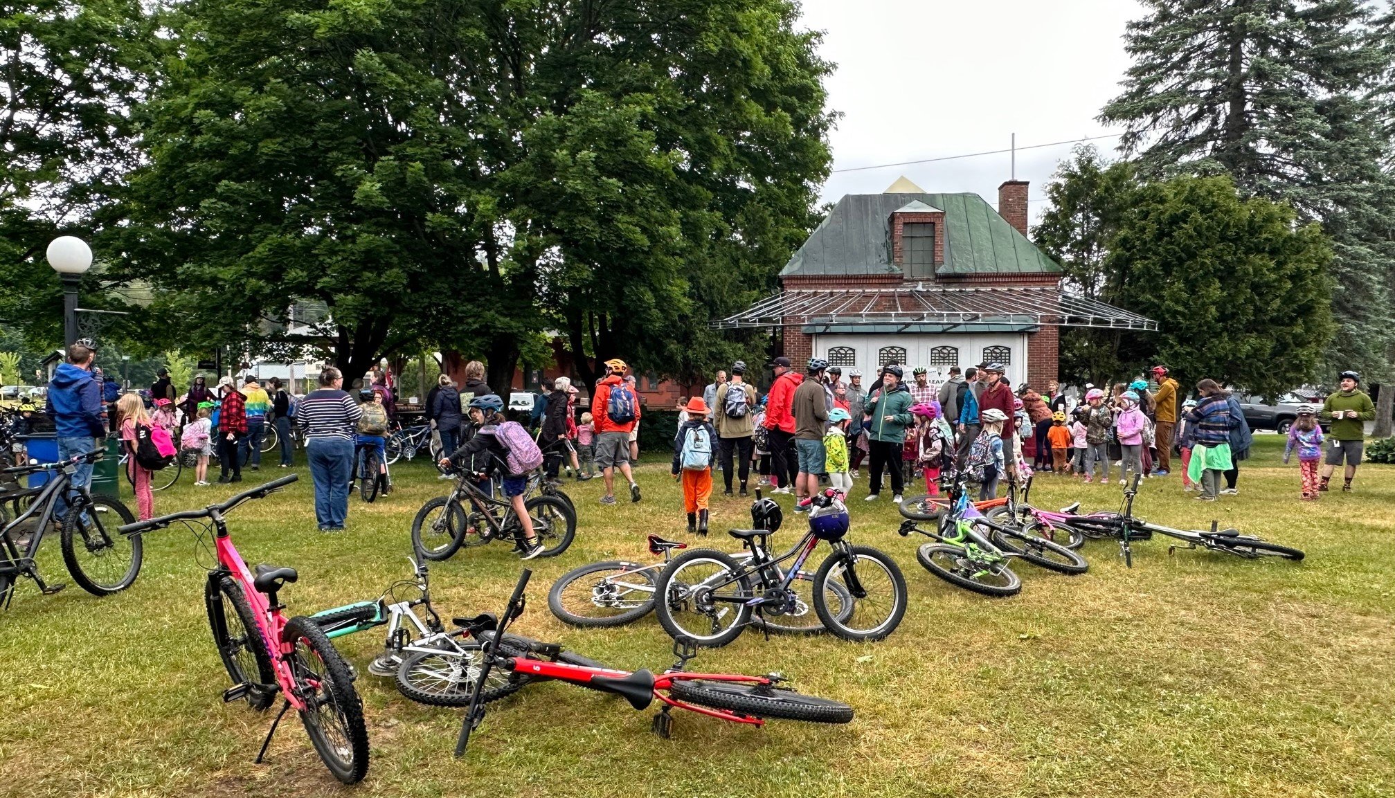 On foot and wheels, bikers and walkers head to school — Waterbury ...