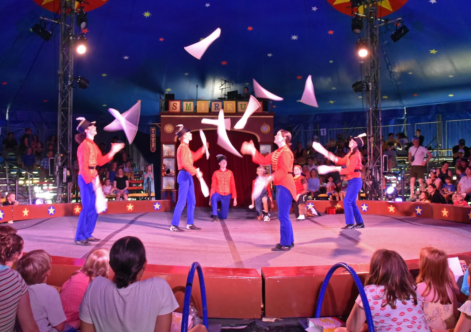 Kids from across the U.S. run away to New England to join Circus ...