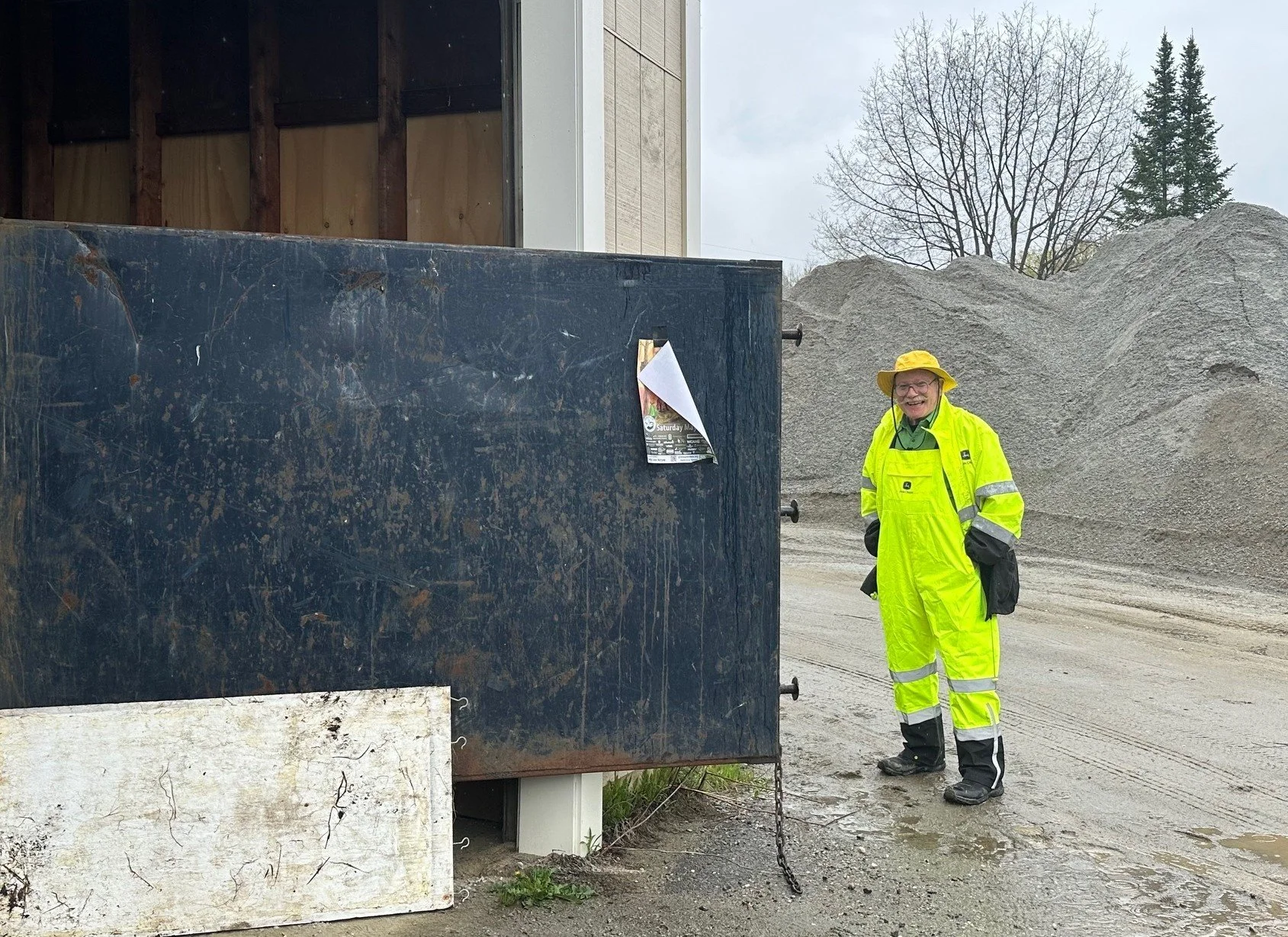 Green Up volunteers clean up — Waterbury Roundabout
