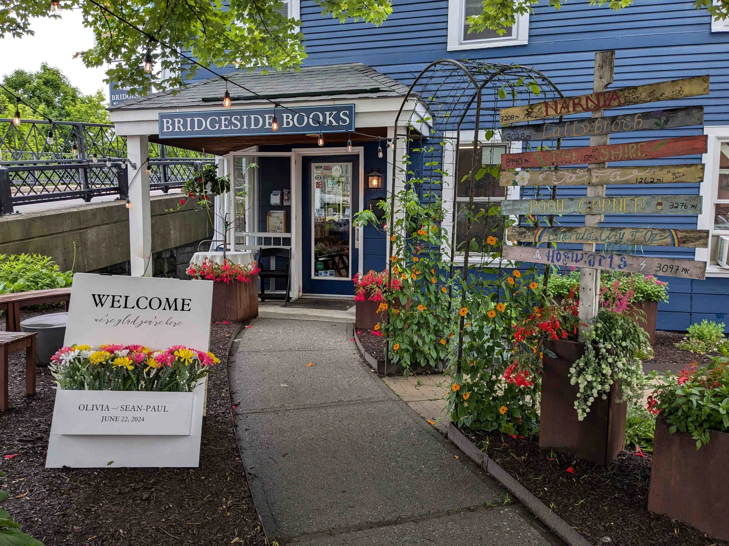 N.Y. couple picks Bridgeside Books for a storybook wedding — Waterbury ...