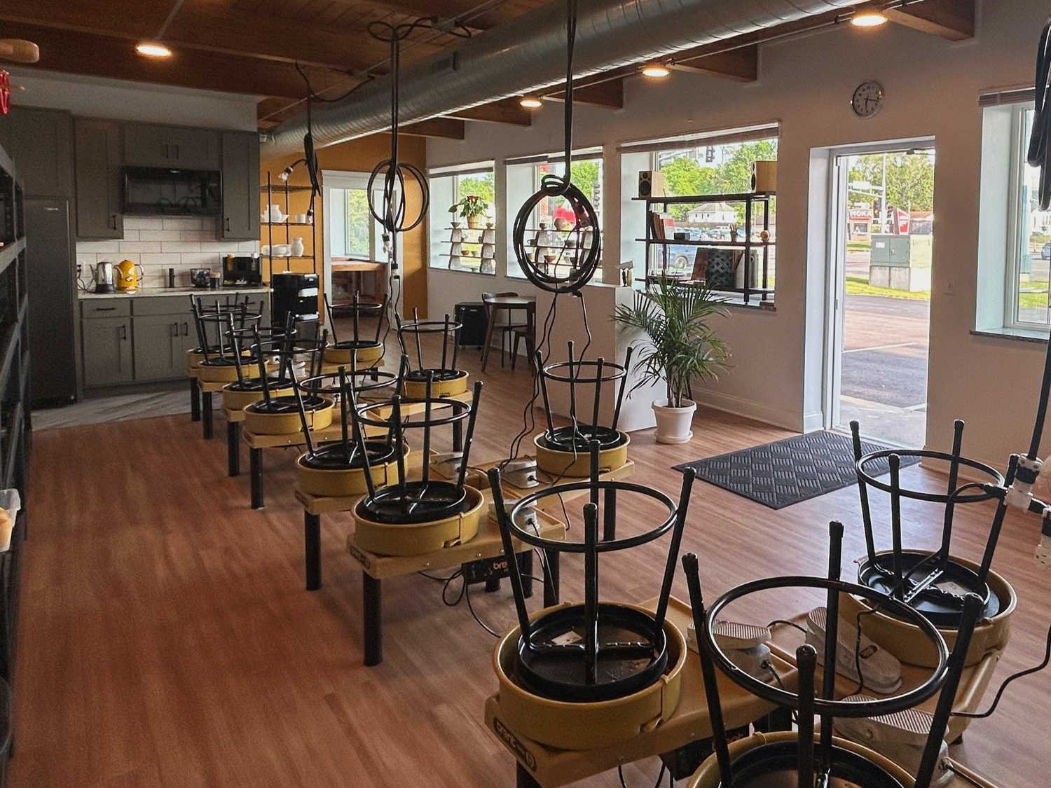 Aveli Pottery | Join the Creative Community Today