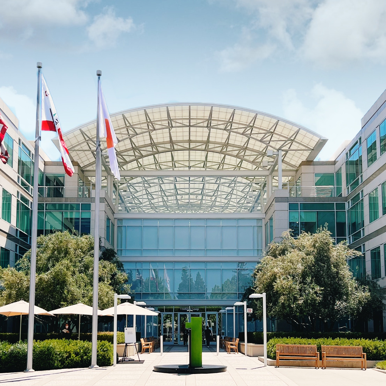 One Infinite Loop — Basic Apple Guy