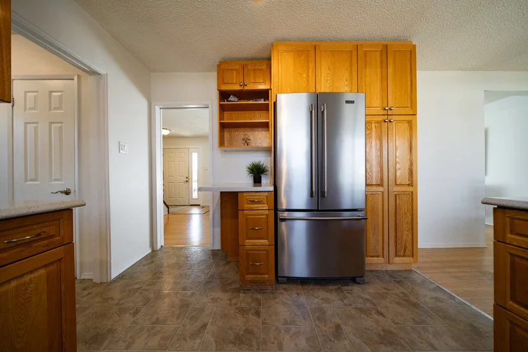 15 Hedges Bay — Amber van den Broek | Winnipeg Realtor