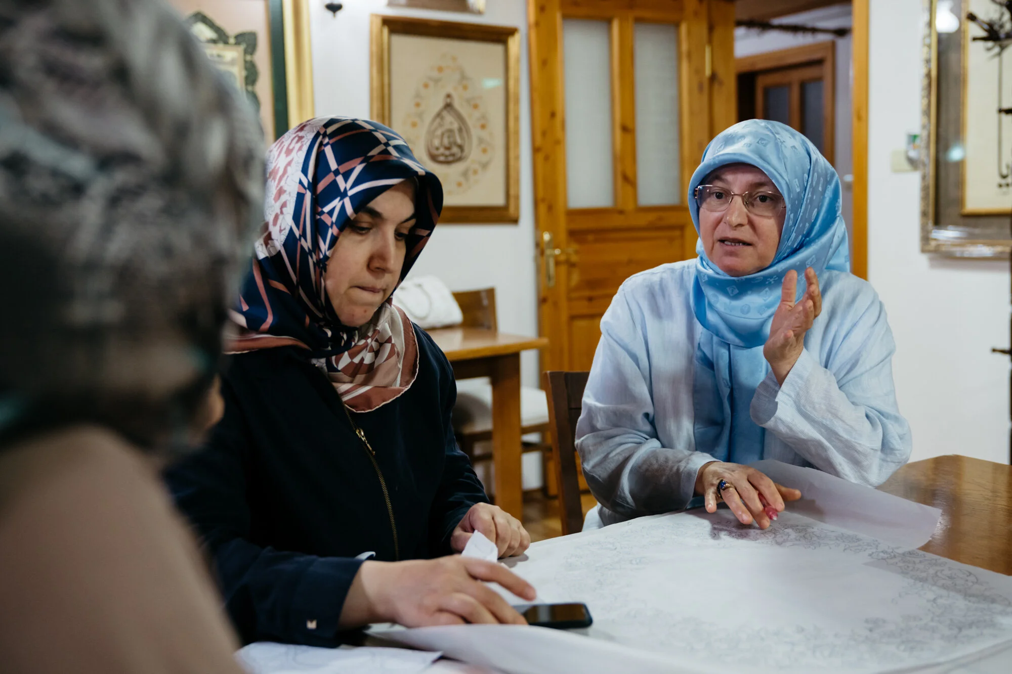 Ayten Tiryaki, master calligrapher and illuminator of Istanbul ...