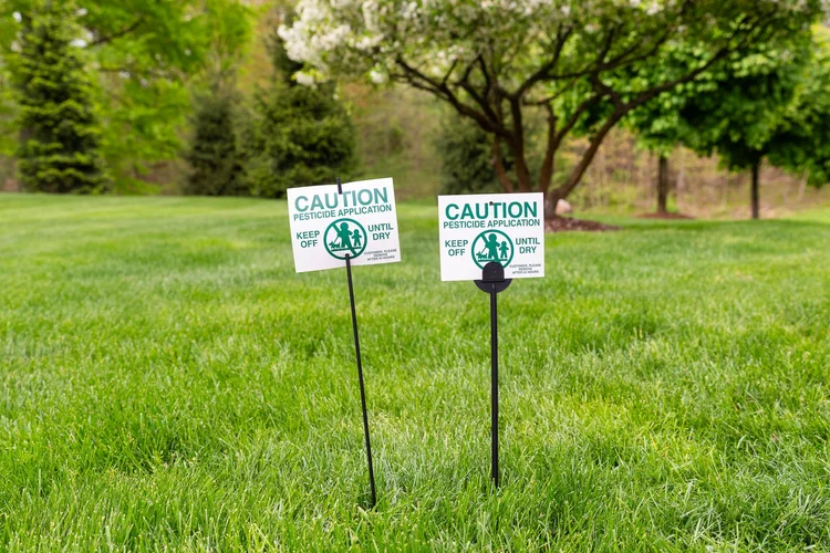 Lawn Treatment Application Stakes & Signs — Great Lakes Marking Products