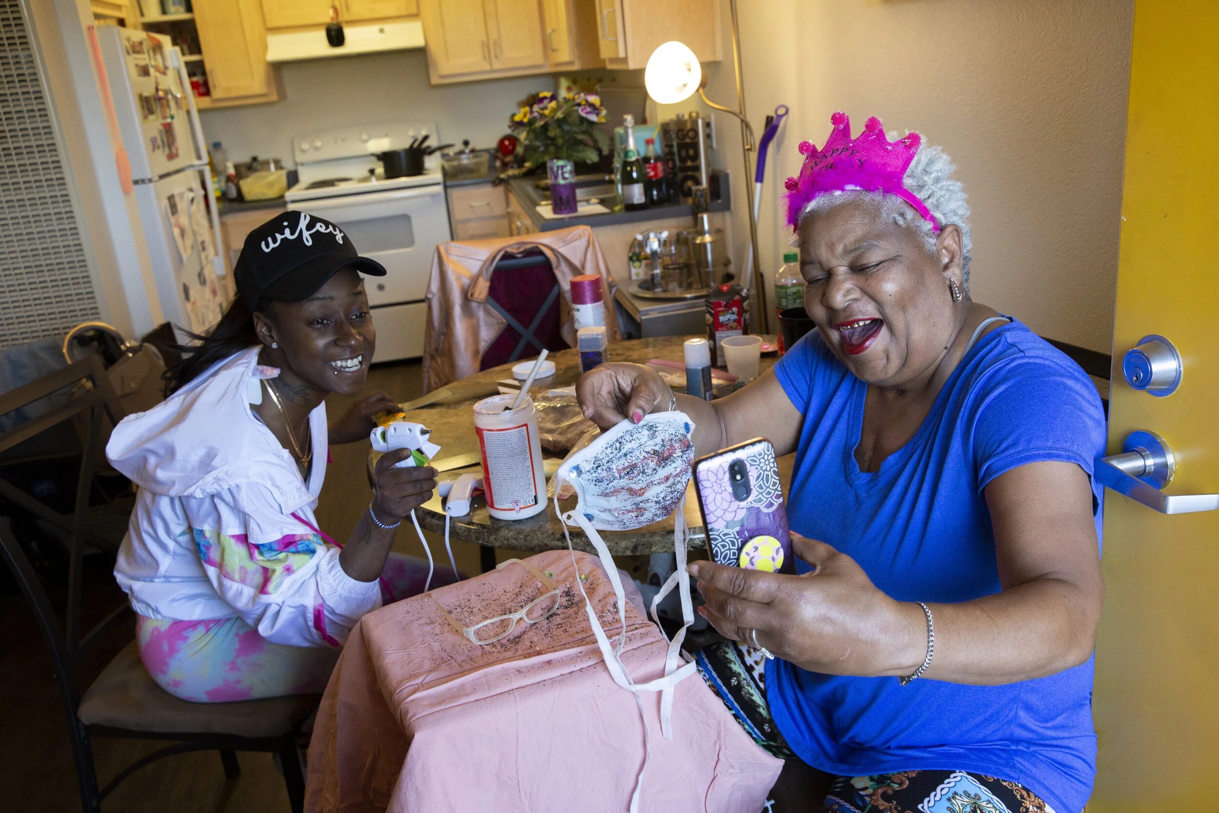 Miracle Friends - Phone-based buddy system for the homeless. Sign up ...