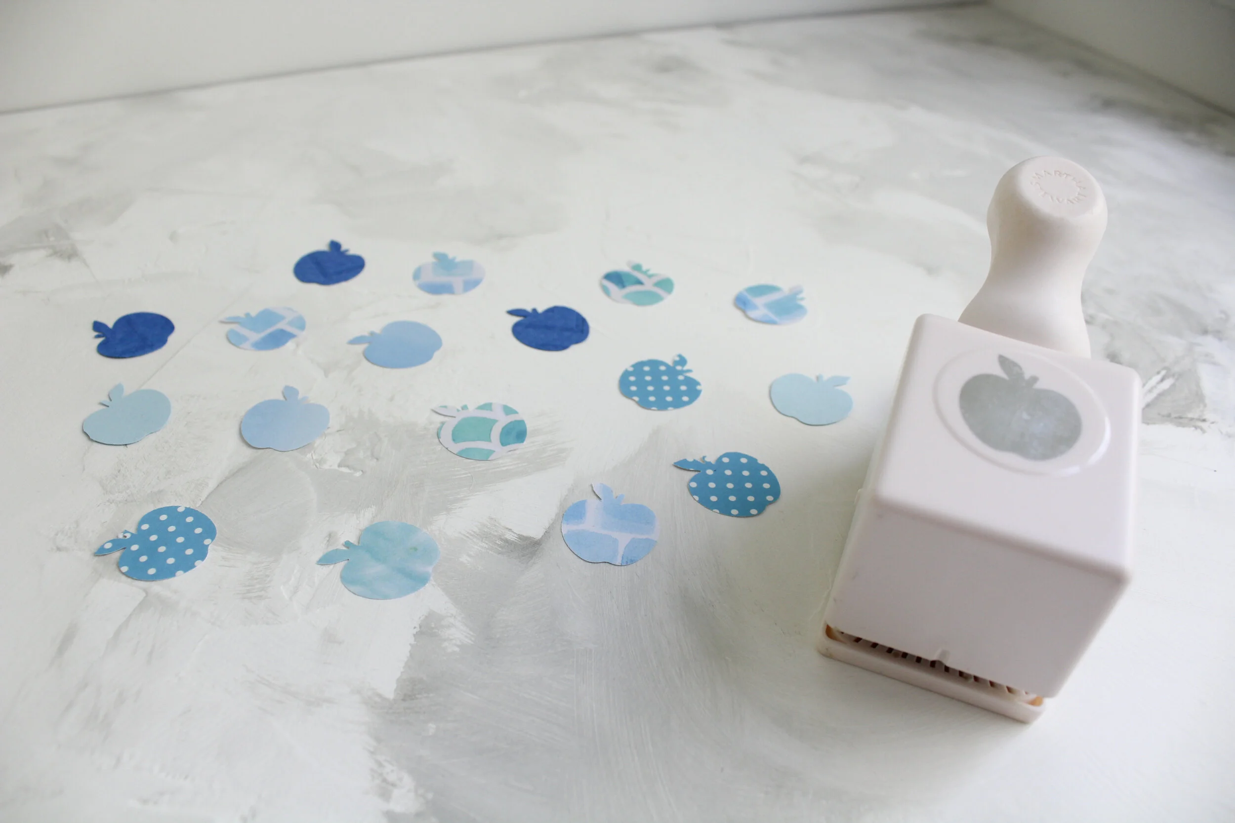 COLLAGE OF CRAFT PUNCH PAPER APPLES — Make It Jewish