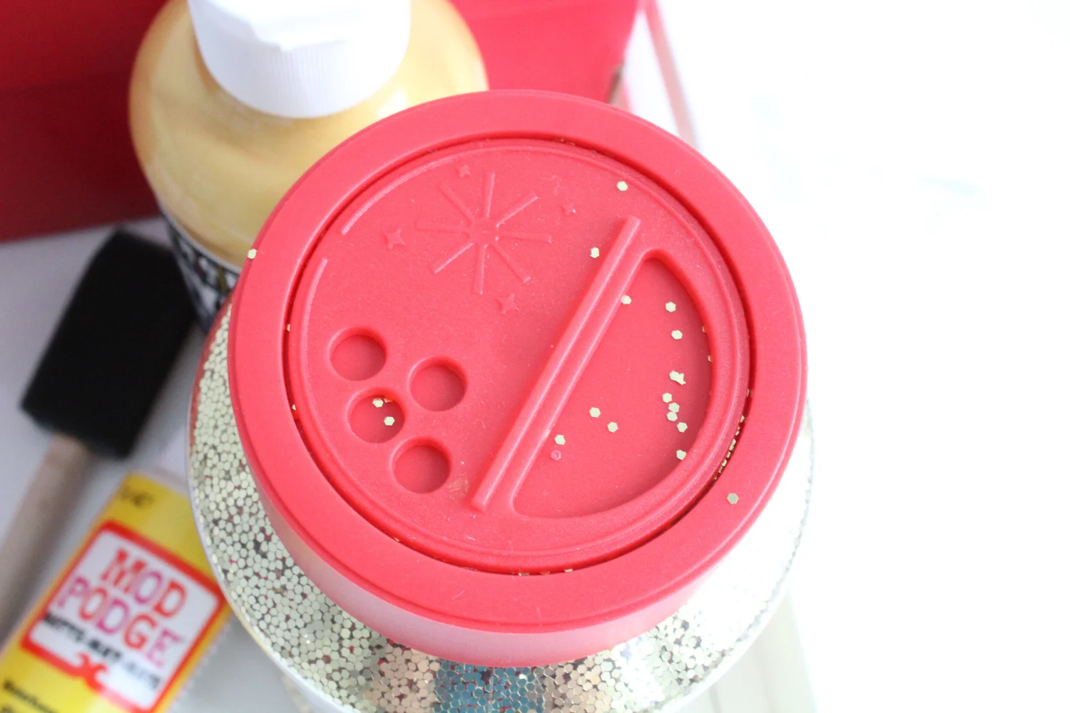 MEGA TZEDAKAH BOX WITH SUPERSIZE COINS — Make It Jewish