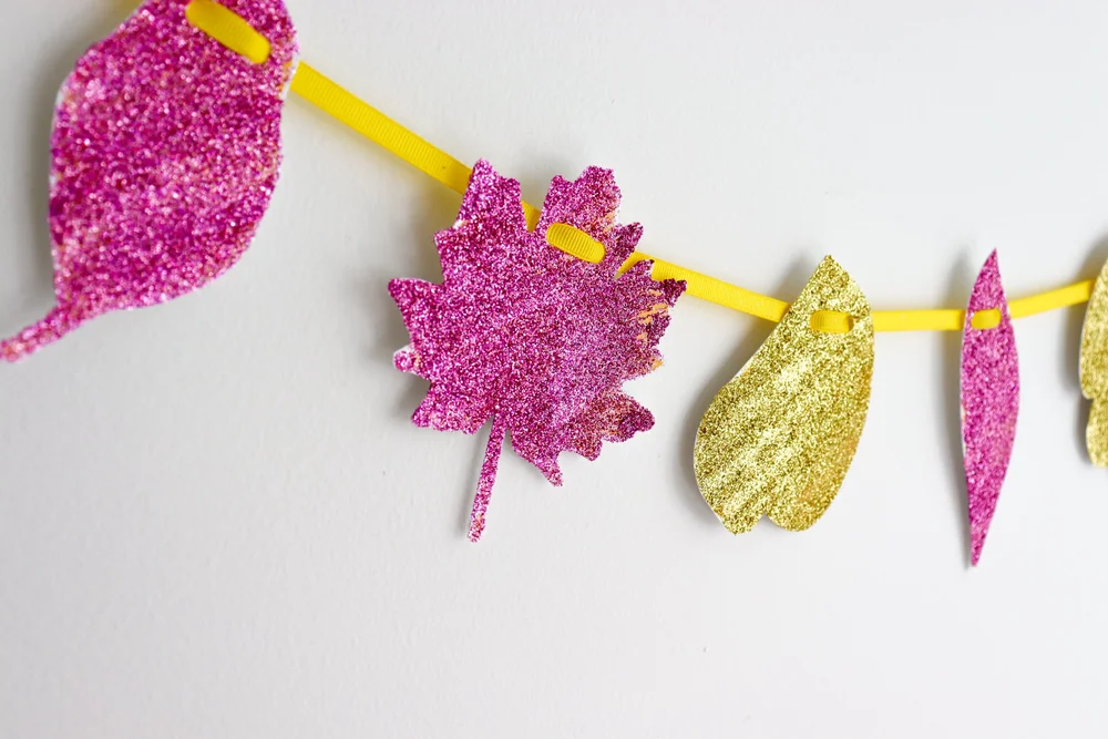GLITTERY LEAVES GARLAND — Make It Jewish