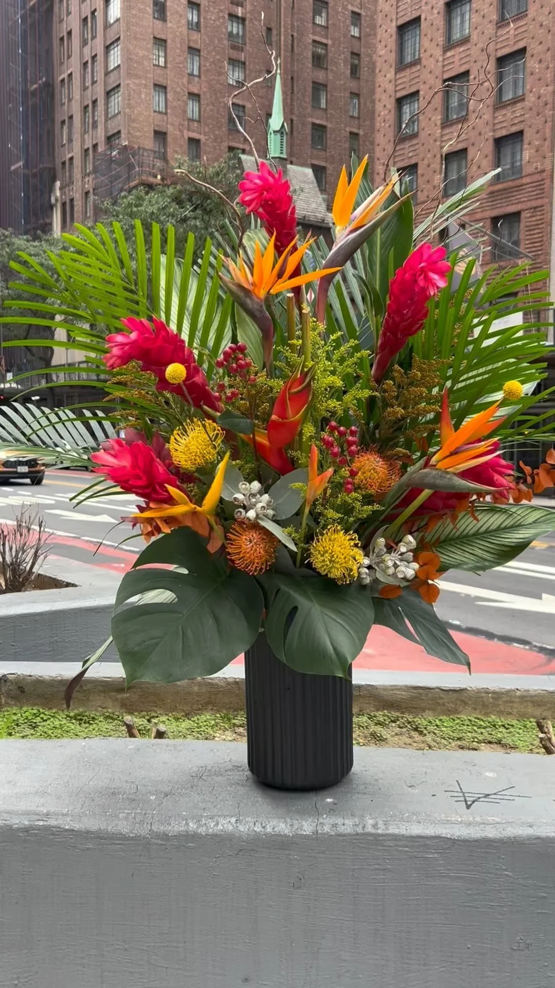 REMI43 Flower & CoffeeNYC Flower Shop & Coffee / Midtown Florist & Cafe