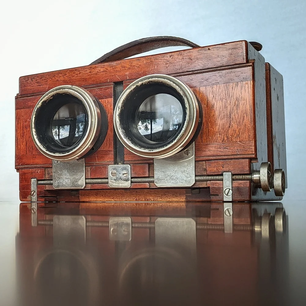 Wooden Stereoscope with Leather Handle | Early 1900s — Vintage 3D