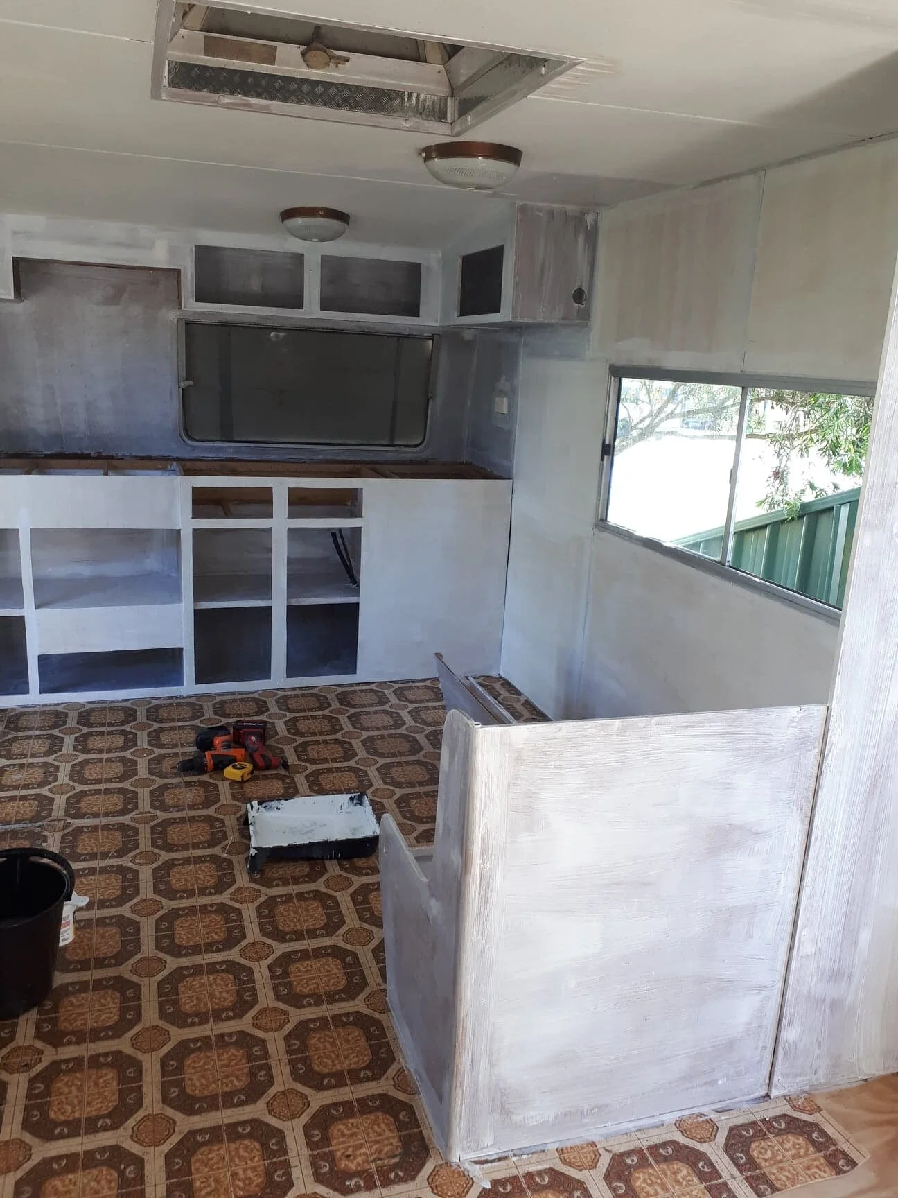 How To Paint Interior Caravan Walls | Psoriasisguru.com
