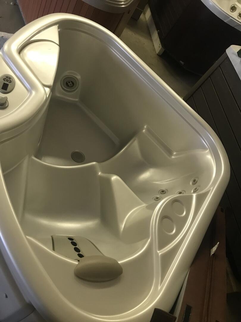 Refurbished Hot Tubs and Spas — Pools Plus