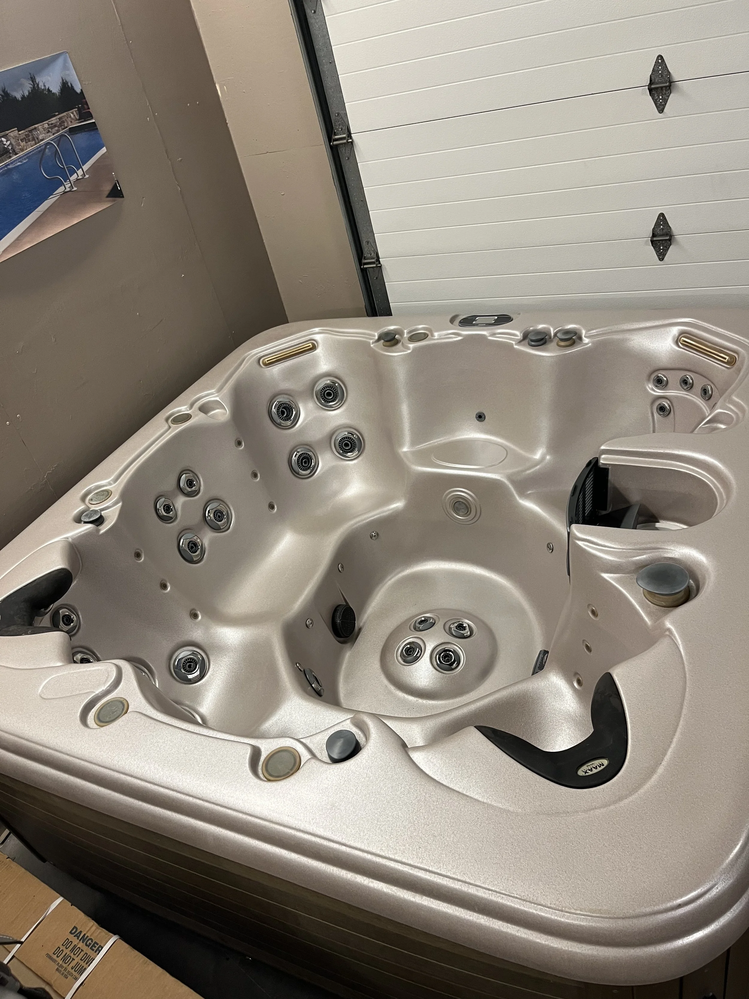 American Whirlpool 480 - 2016 — Pools Plus