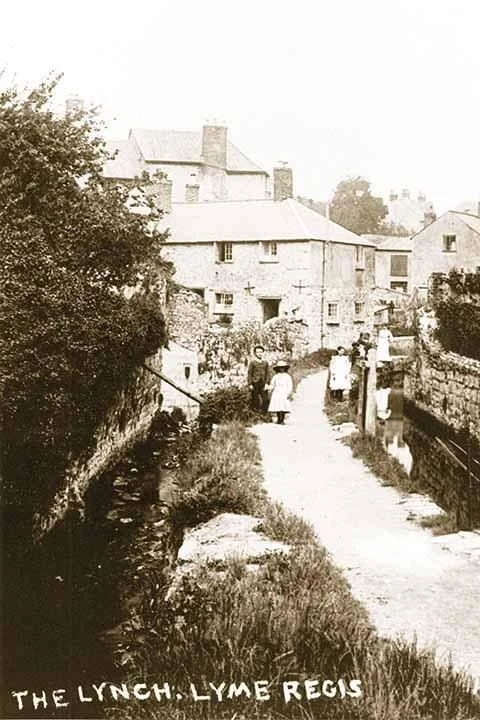 Discover Riverside Bliss at Lym River Cottage - LymeRegisStays.co.uk ...