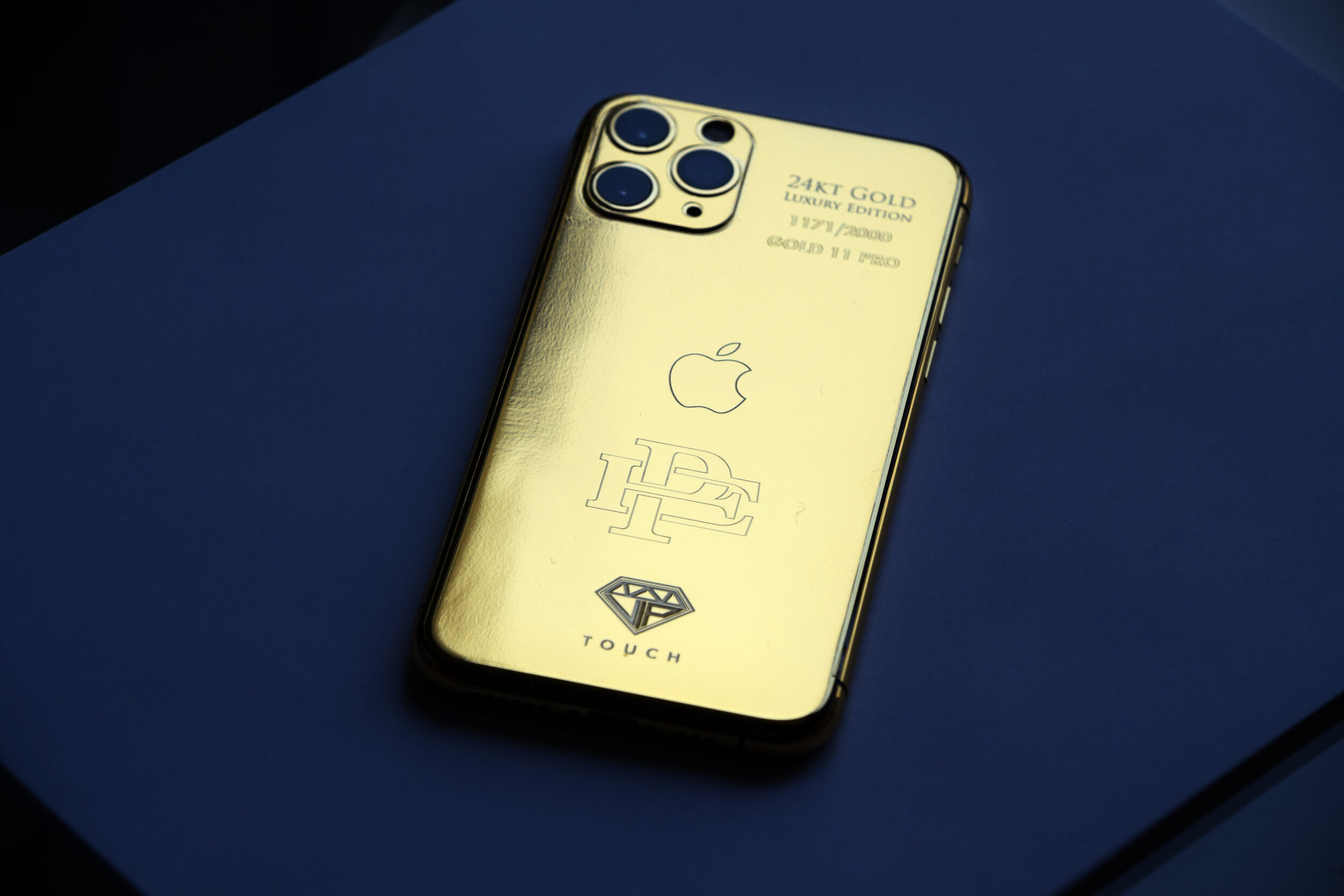 Robert Escobar trying to sell 24K iPhone 11 Pro’s for $499