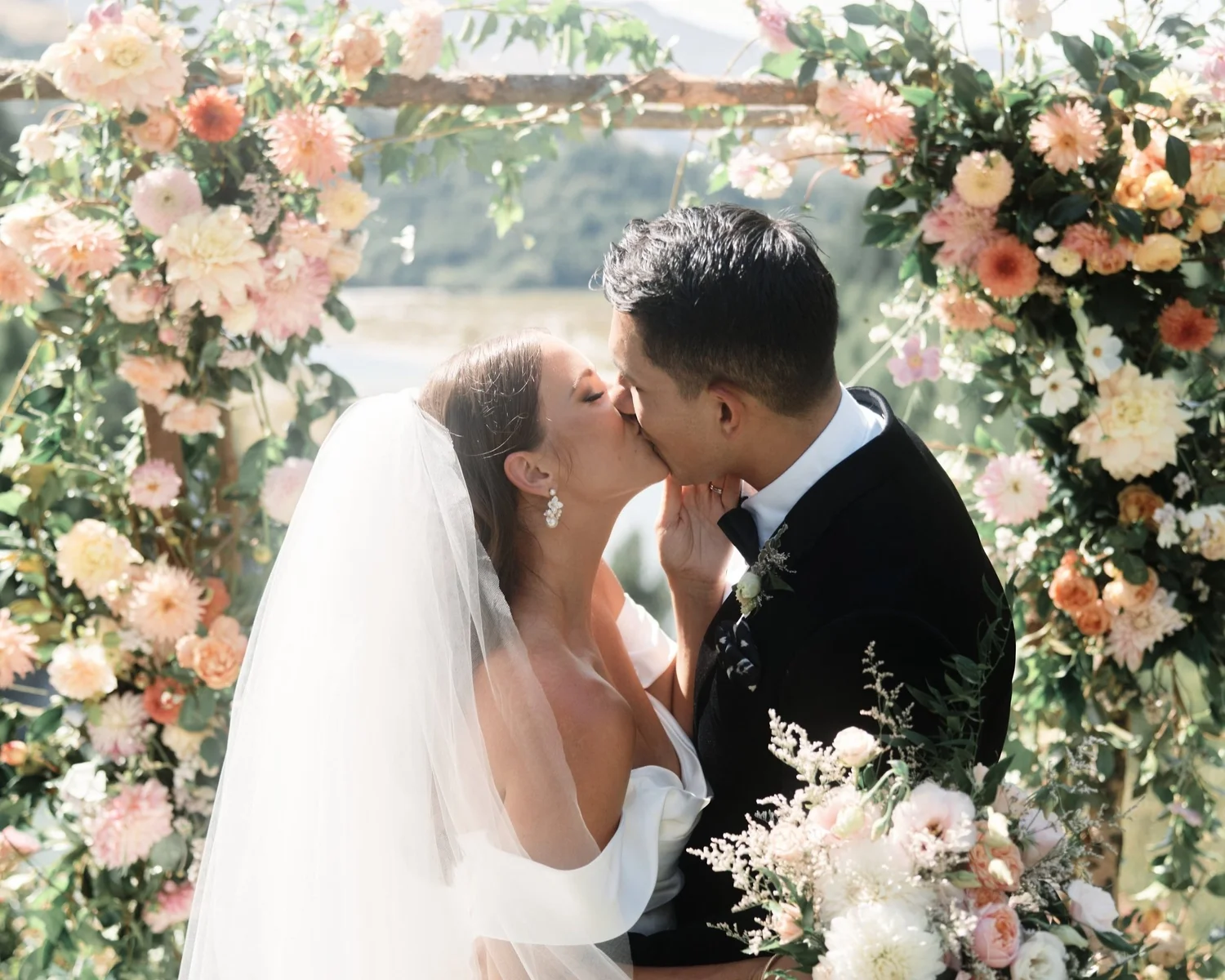 Metal Rectangle Frames with floral arrangements (2 frames) — aMoment ...