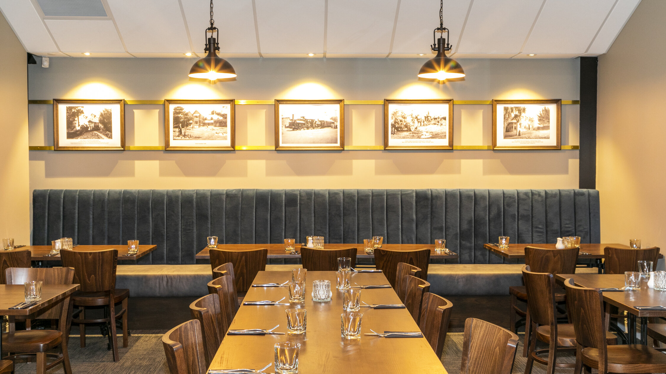 The Platform Bar, Restaurant & Cafe