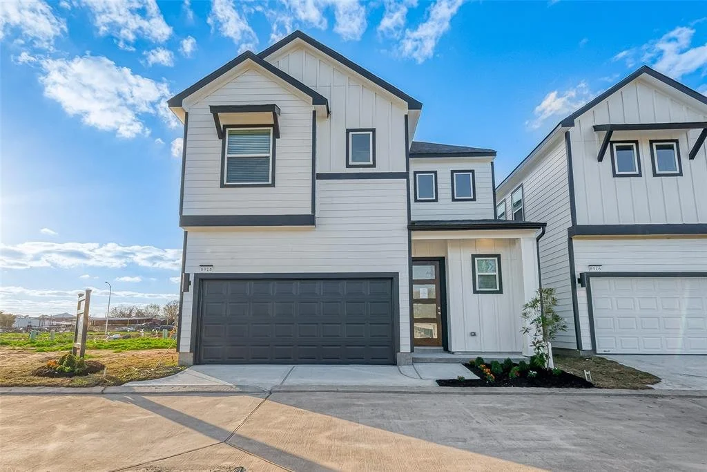 Regents Court — Colina Homes