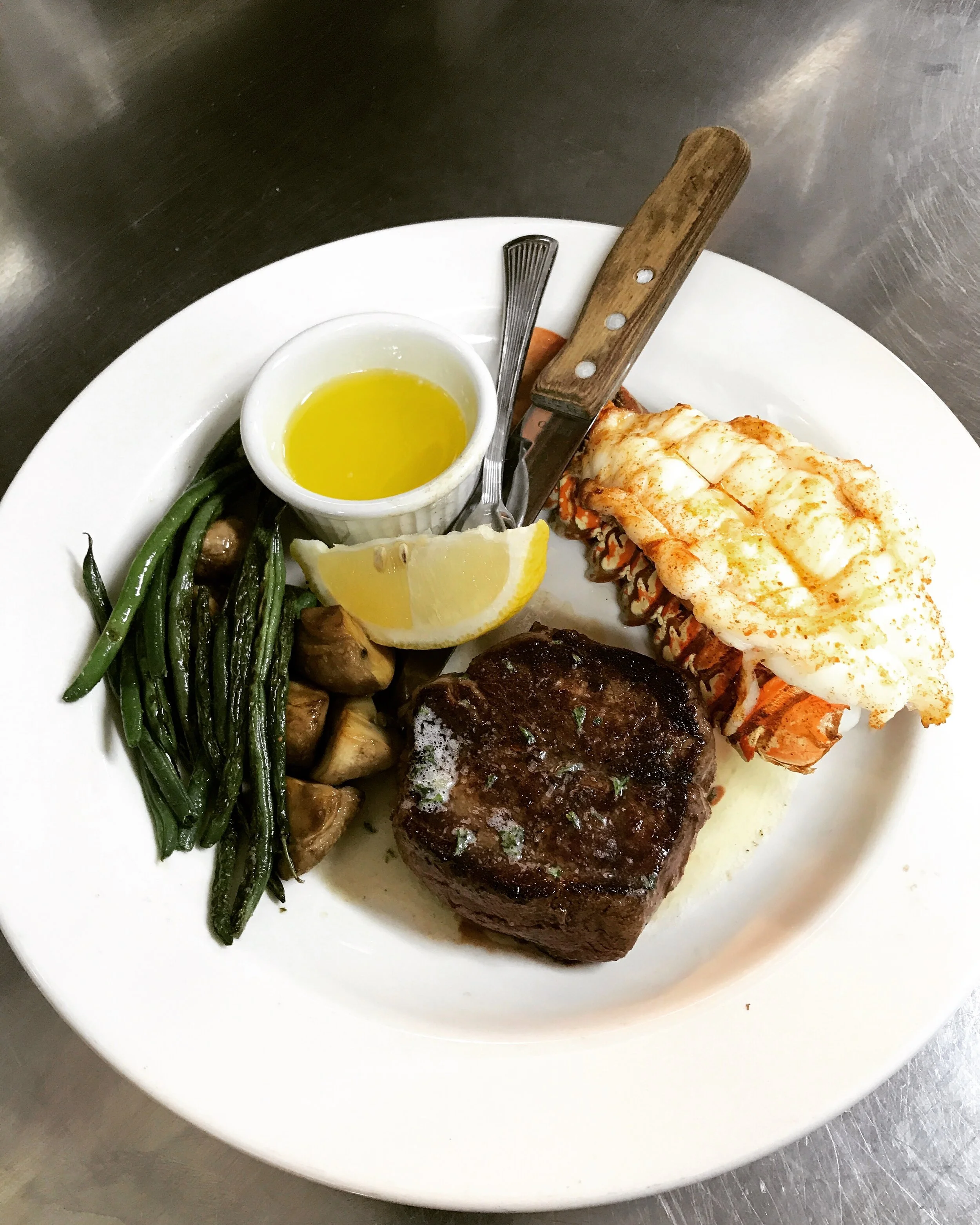 Jonah's Seafood House & 2601 Oyster Bar