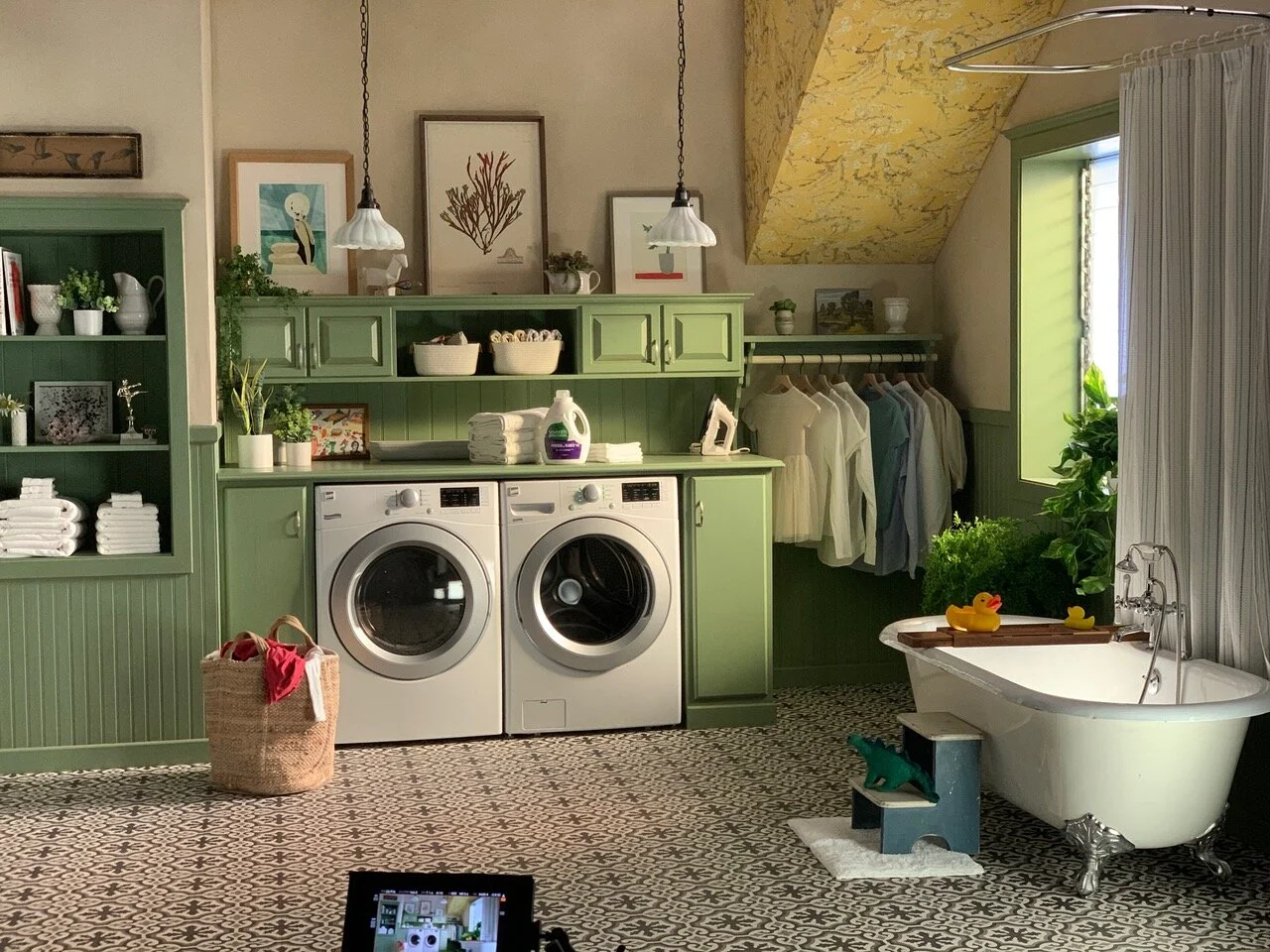 Jet Sets builds the experience®. Complete scenery and set construction ...