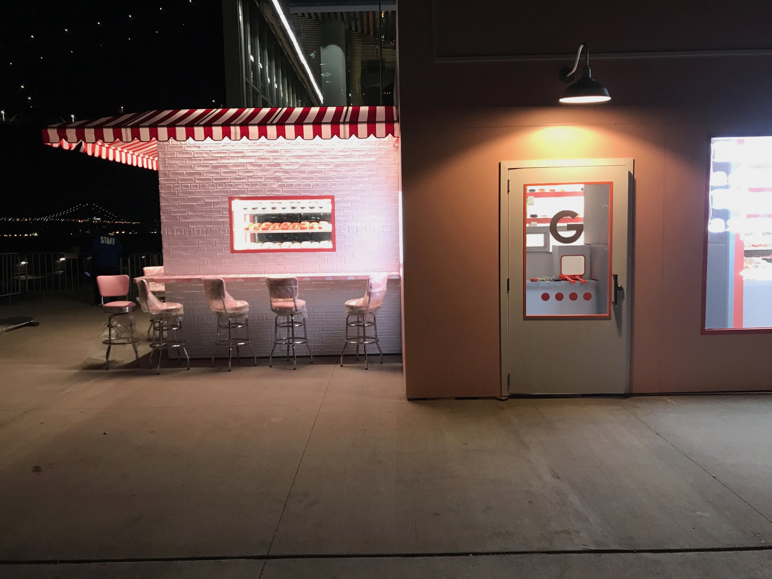 Jet Sets builds the experience®. Complete scenery and set construction ...