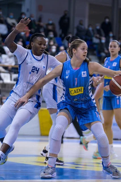 Pros vs. Joes No. 9: Mikayla Pivec pivots to comfortable spot playing ...