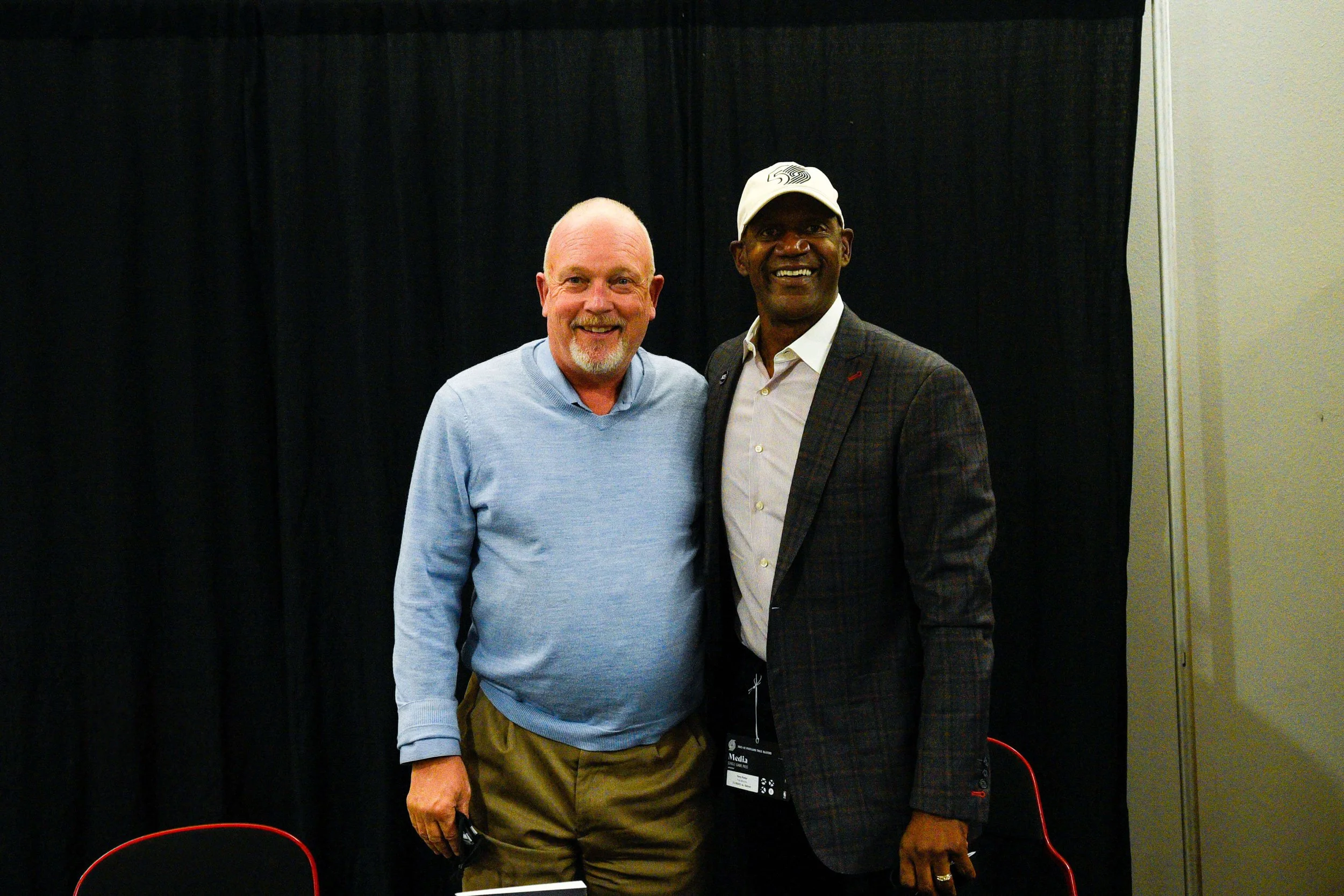 A true pro -- Terry Porter helps out in a big way on a book-signing ...