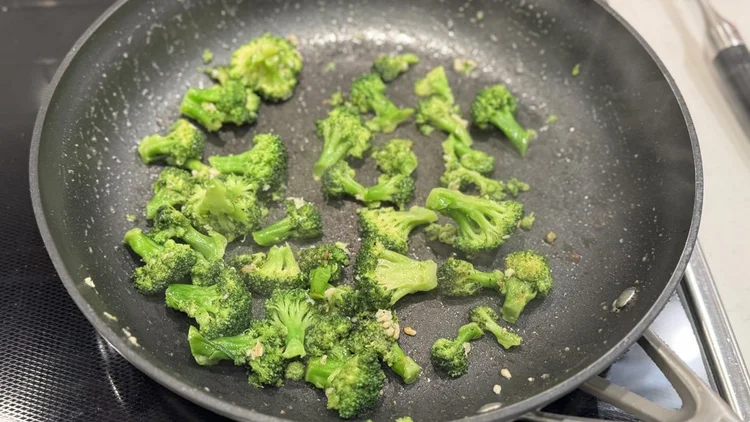 Quick Garlic Butter Broccoli Recipe — Cooking with Anadi