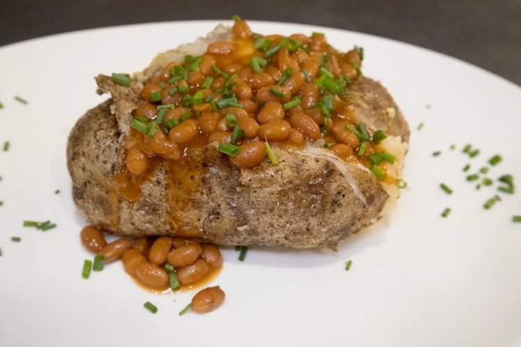 Easy and Classic Jacket Potato Recipe — Cooking with Anadi