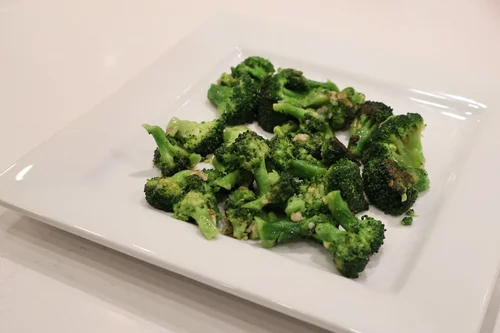 Quick Garlic Butter Broccoli Recipe — Cooking with Anadi
