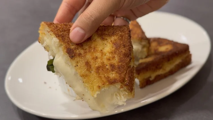 Authentic Mozzarella in Carrozza Recipe — Cooking with Anadi
