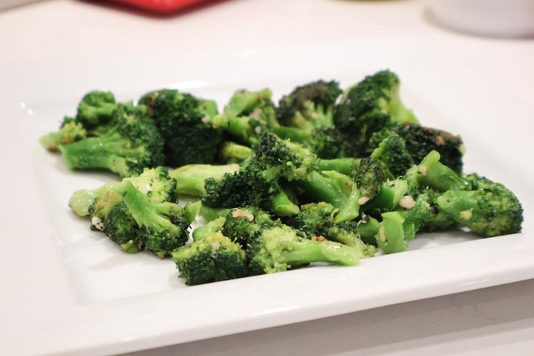 Quick Garlic Butter Broccoli Recipe — Cooking with Anadi