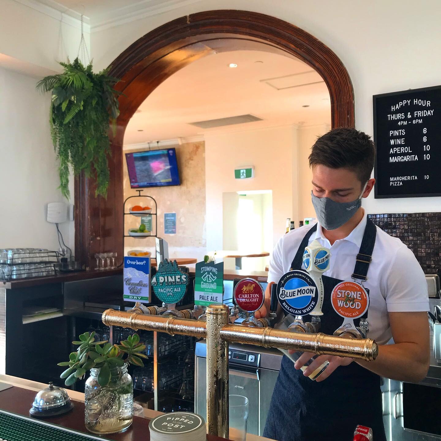 Postmaster Hotel Kew - Your New Local Pub | Home