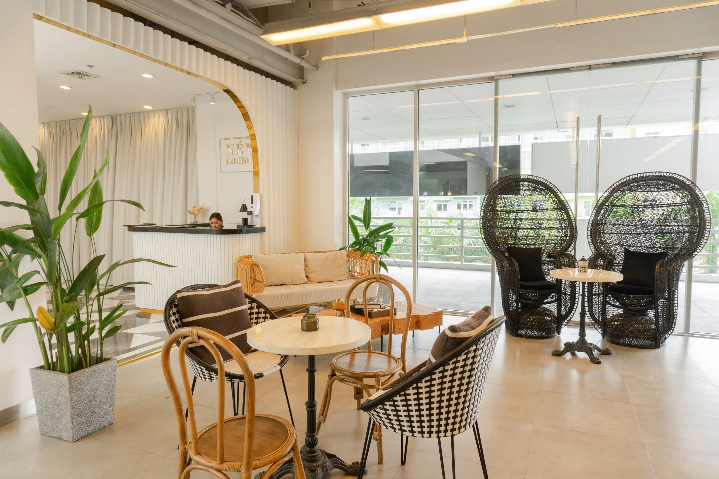 NÉW Lounge Bonifacio High Street Bar & Cafe — NEW Lounge PH