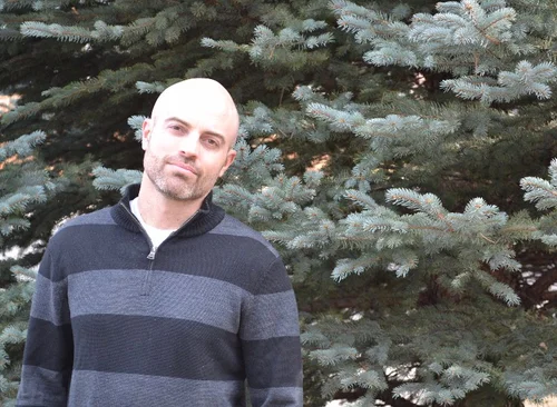 ASSOCIATE COMMISSIONING EDITOR STEPH CAREY SIGNS AN ADDICTIVE ...