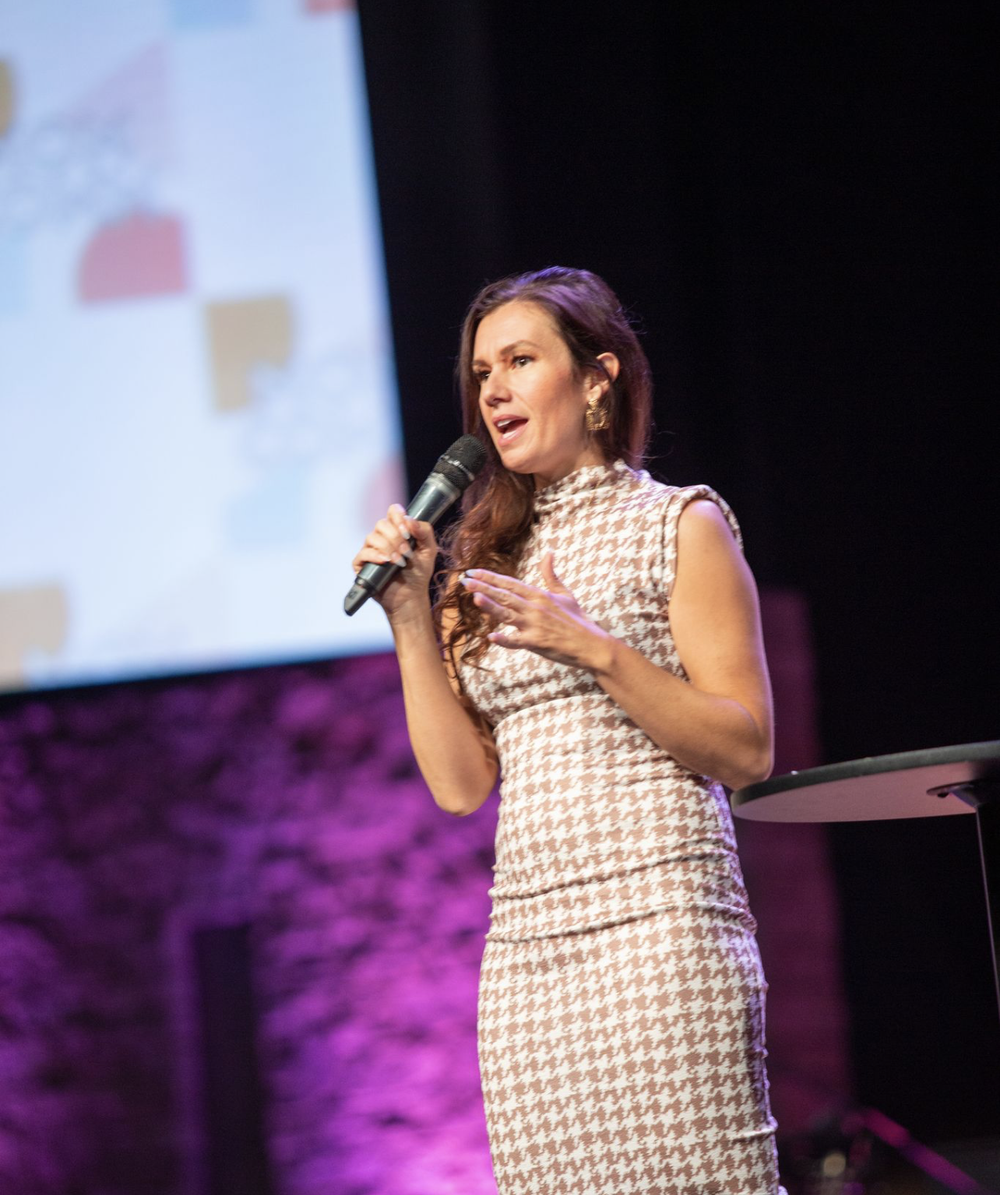 Regan Long | Mom of 5, Best-Selling Author, & Global Entrepreneur