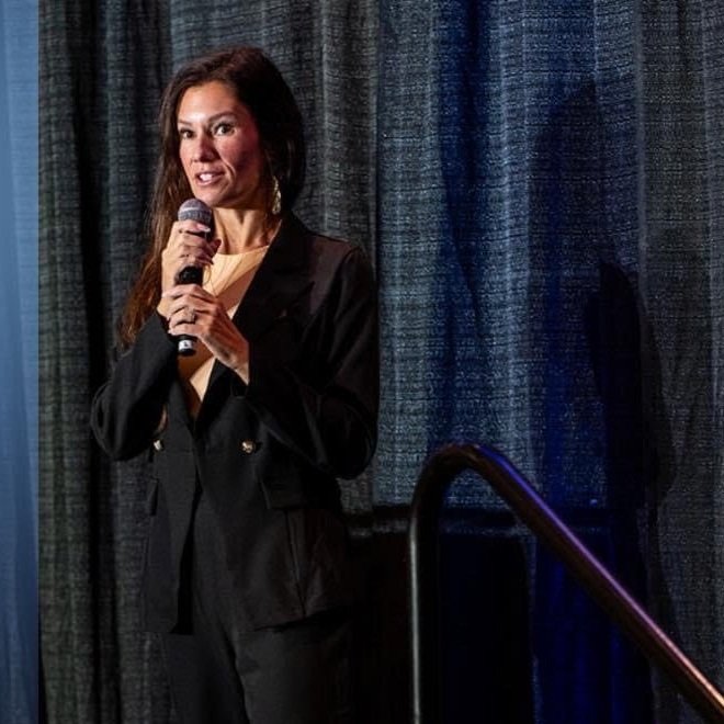 Regan Long | Mom of 5, Best-Selling Author, & Global Entrepreneur