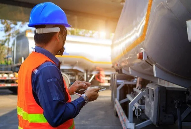 The why and how of HGV driver walkaround checks - LOGICO