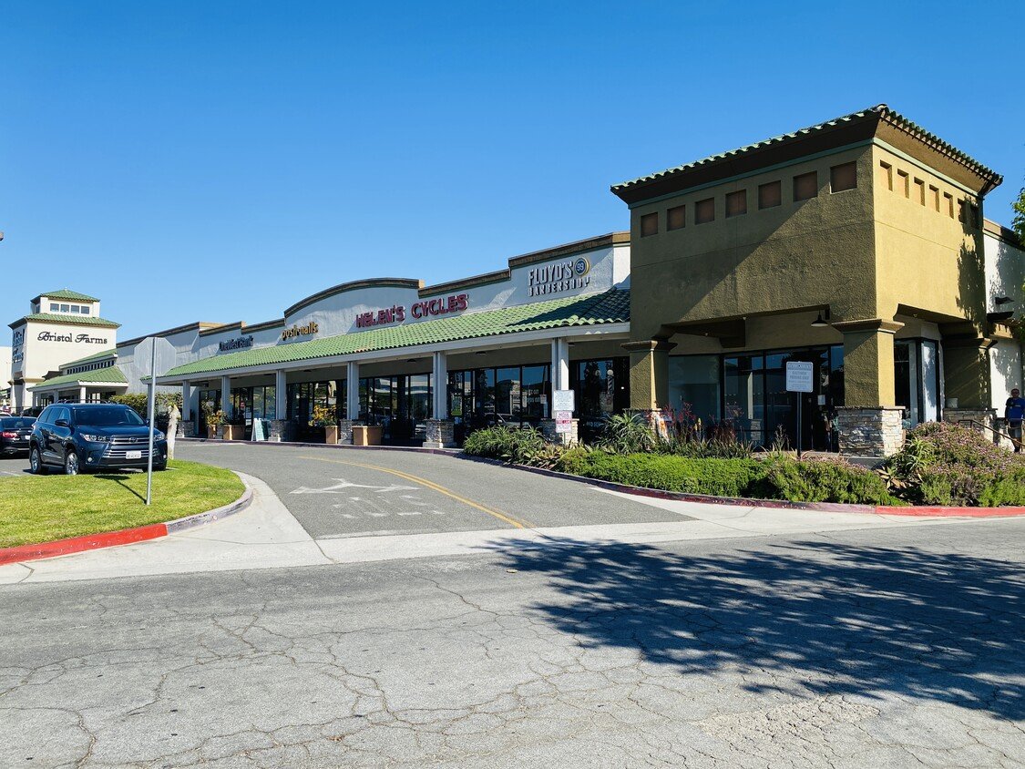 Rare Restaurant Opportunity & End Cap — Highland Partners