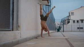 Handstand guide for Complete Beginners - 3 steps — BERG MOVEMENT