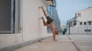 Handstand guide for Complete Beginners - 3 steps — BERG MOVEMENT