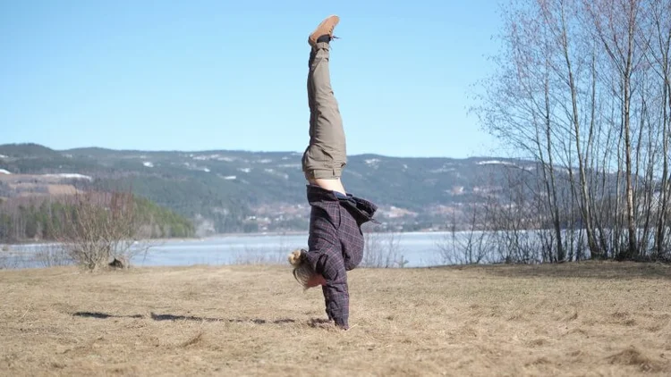 The Most Important Acrobatic Skills - Learn Acrobatics From Scratch ...