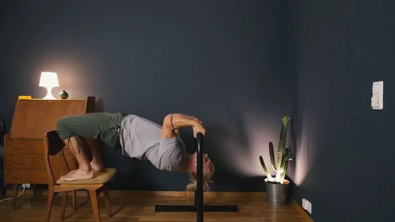 3 bodyweight biceps exercises - Isolate biceps with bodyweight training ...